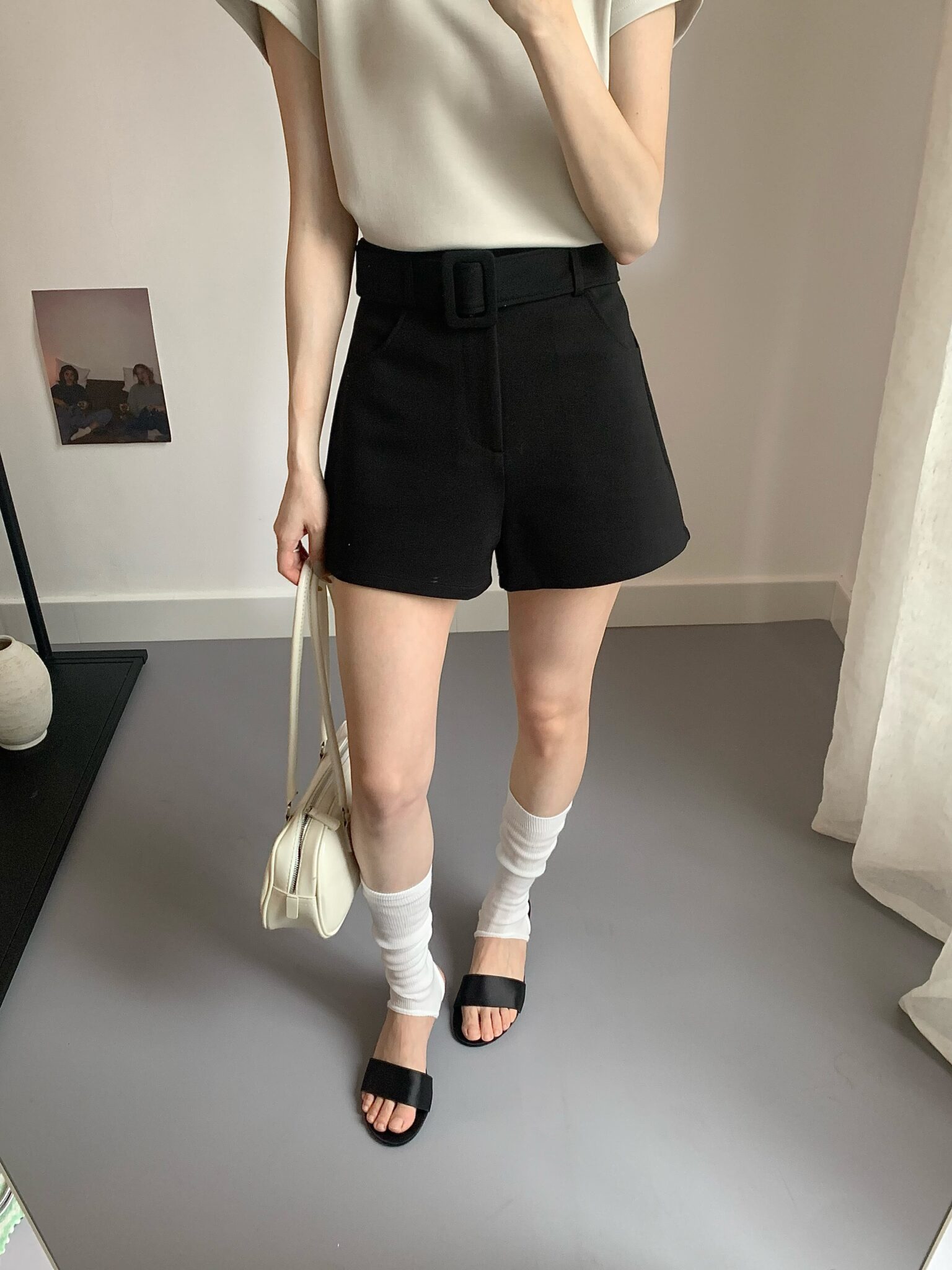 假跨消失术~ 厚实弹力基础高腰黑短裤 Clara Shorts with Belt - Bernadette Blend